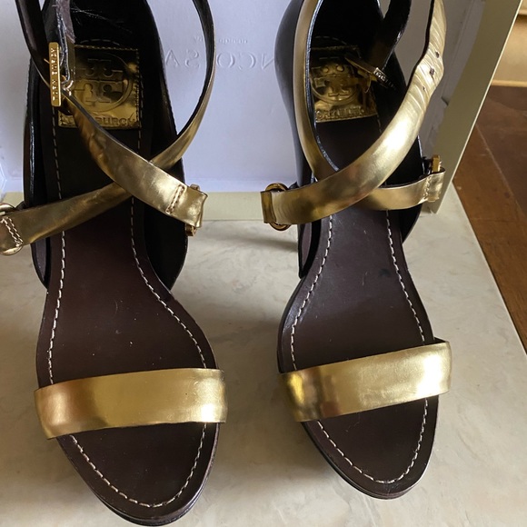 Tory Burch | Shoes | Tory Burch 35 Inch Sandal With A Platform Toe Area ...